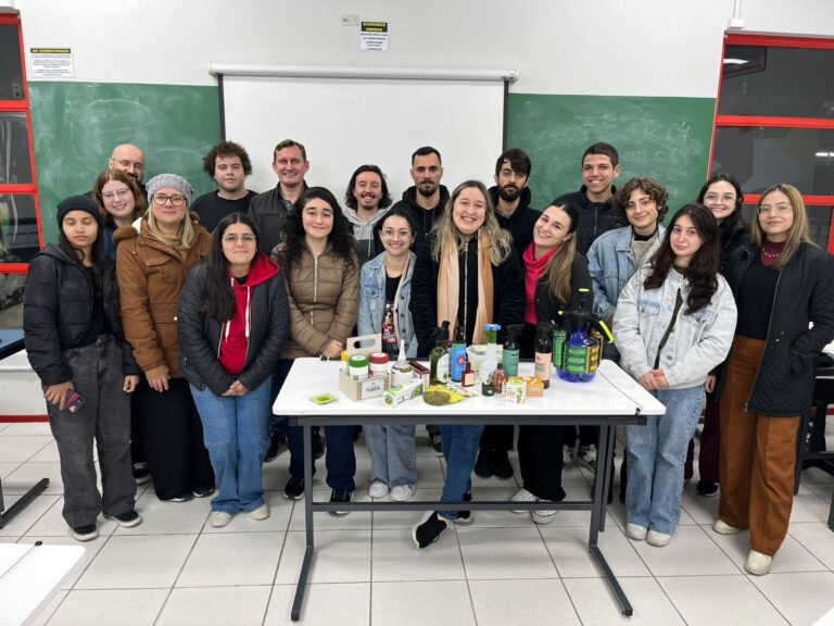 Acadêmicos de Design apresentam embalagens inovadoras para Turfa Fértil